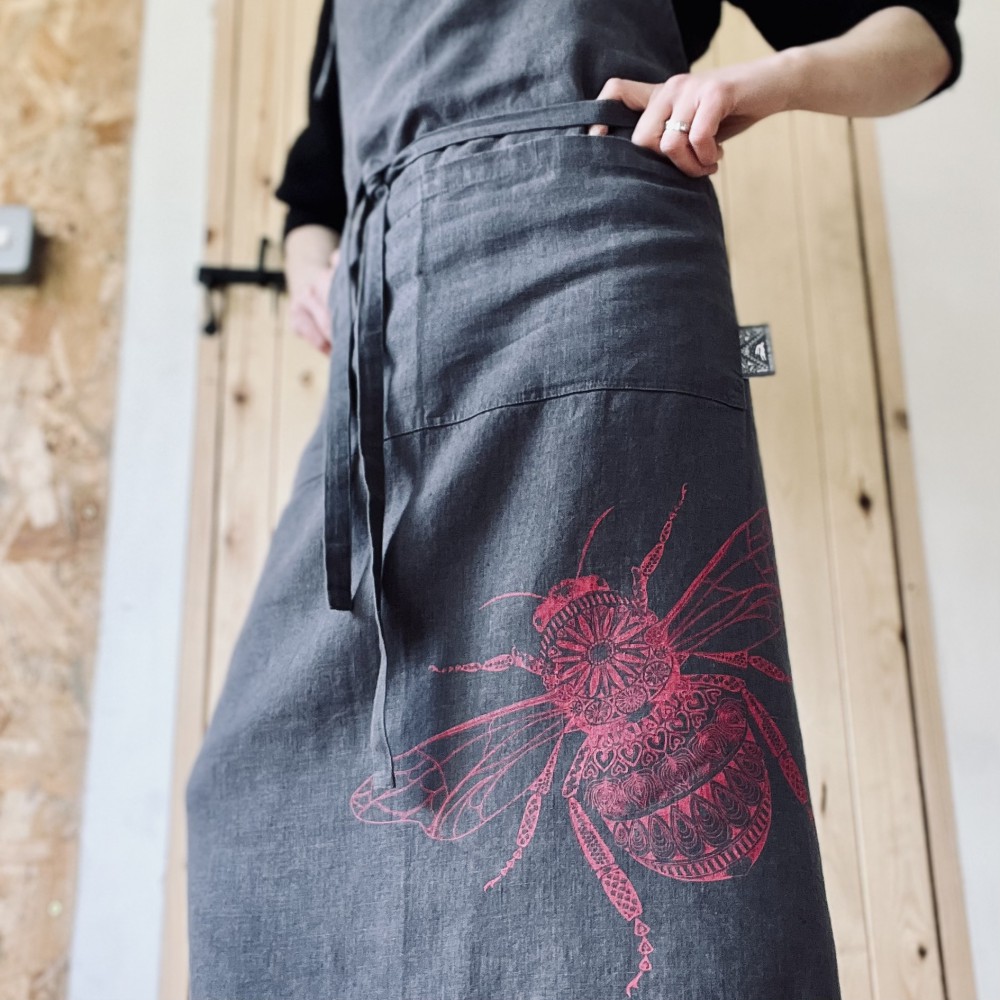 Glow pink Honey bee - Apron Gift box - Under the Stairs